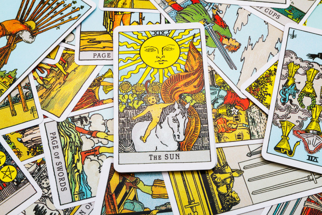 Best Tarot Card Reader in India | Tarot card reader - Rituu Bhatia